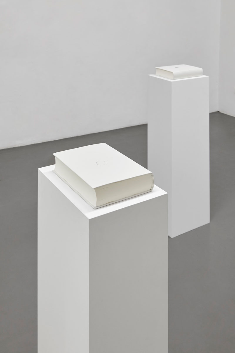 Exhibitions: Daniel Gustav Cramer - Portraits * Tique | publication on ...